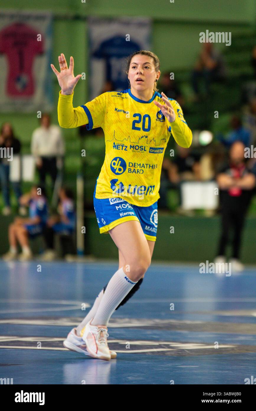 Laura Flippes of Metz Handball during the Women's French championship ...