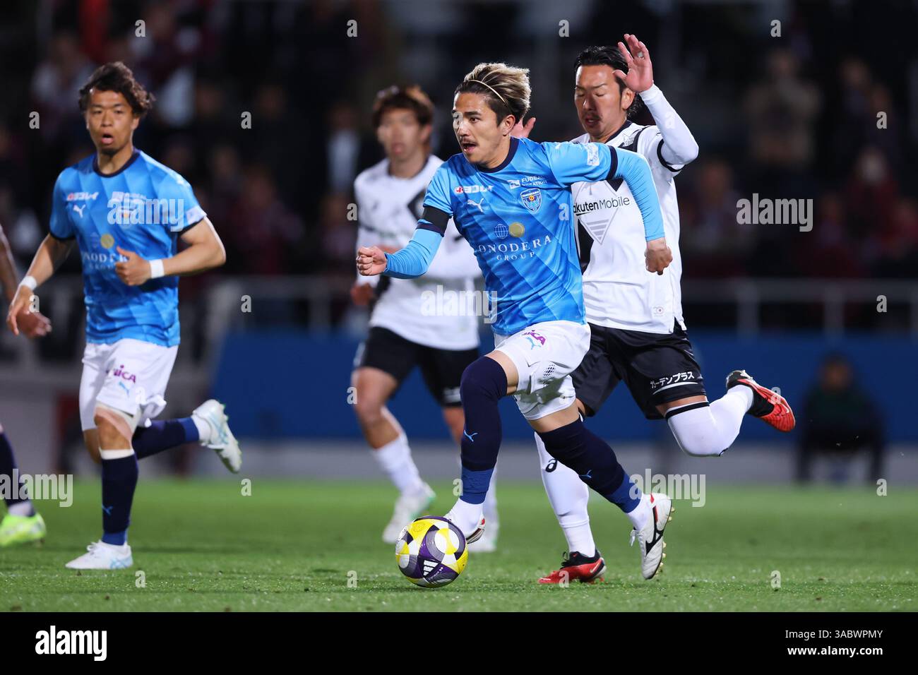 (L to R) Kaili Shimbo (Yokohama FC), Yosuke Ideguchi (Vissel), APRIL 2, 2025 - Football / Soccer ...