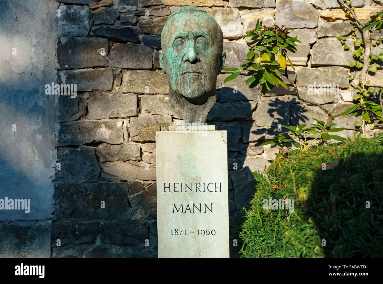 Grave of German writer Heinrich Mann (1871–1950) at Dorotheenstadt ...