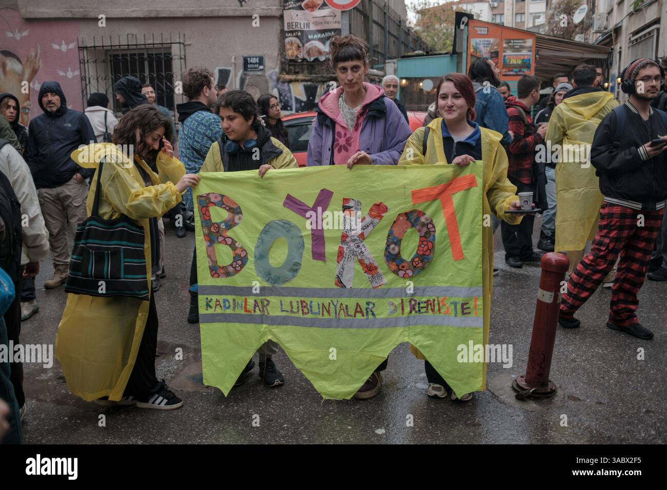 Izmir, Turkey. 02nd Apr, 2025. Young people hold a banner during the ...
