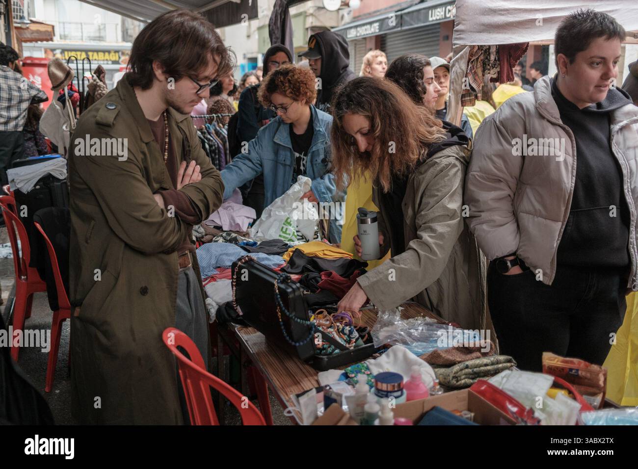 Izmir, Turkey. 02nd Apr, 2025. Protesters attend a barter market during ...