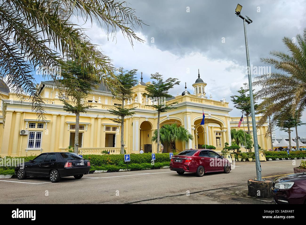 Muar, Malaysia - Mar 24, 2025: The Sultan Ibrahim Jamek Mosque in Muar ...
