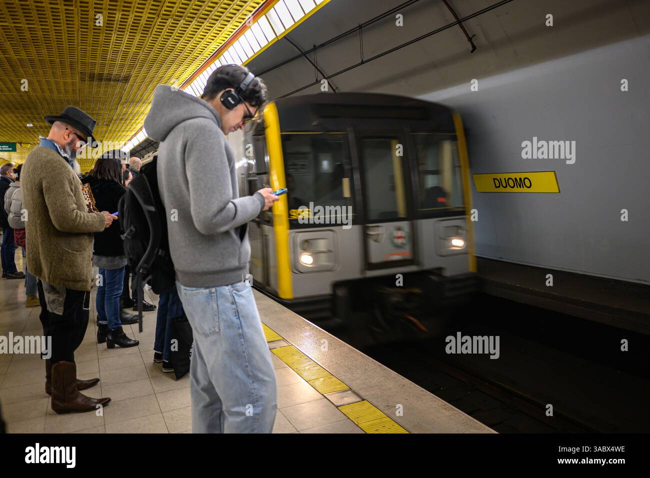Duomo di milano subway hi-res stock photography and images - Alamy