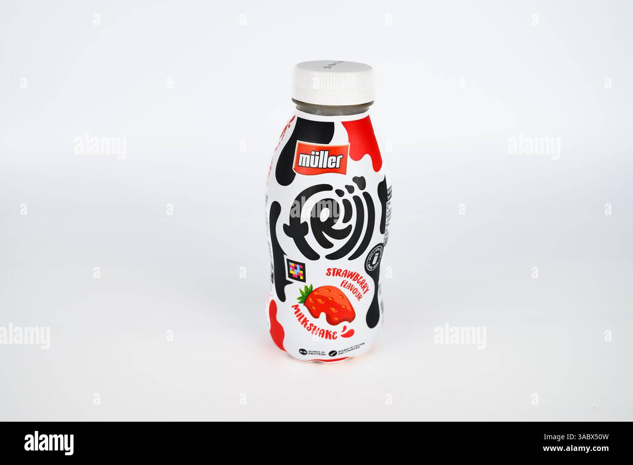 Müller FRijj Strawberry Milkshake – Wales, UK – 30 March 2025 Stock ...