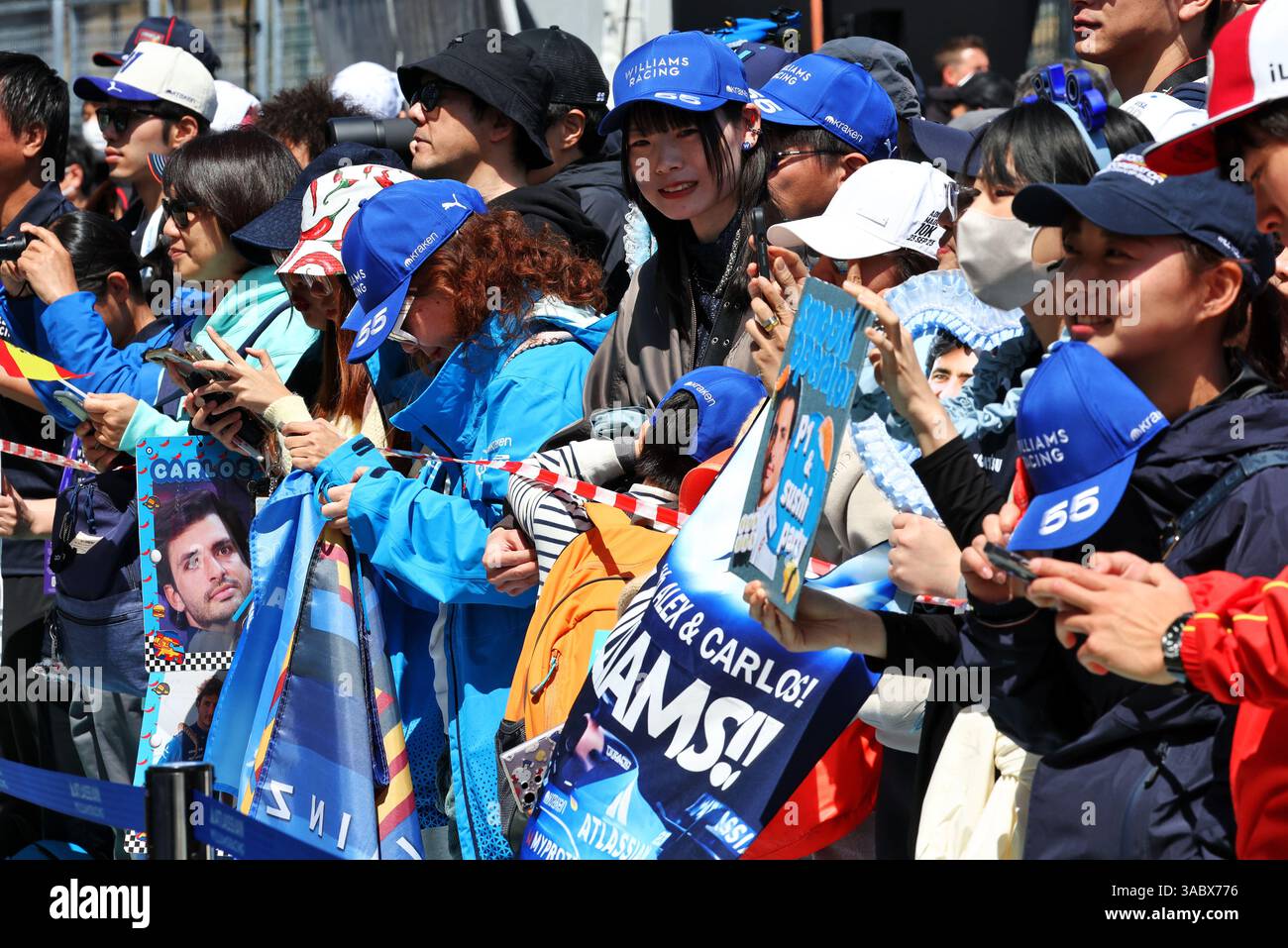 Circuit atmosphere - Carlos Sainz (ESP) Atlassian Williams Racing fans ...