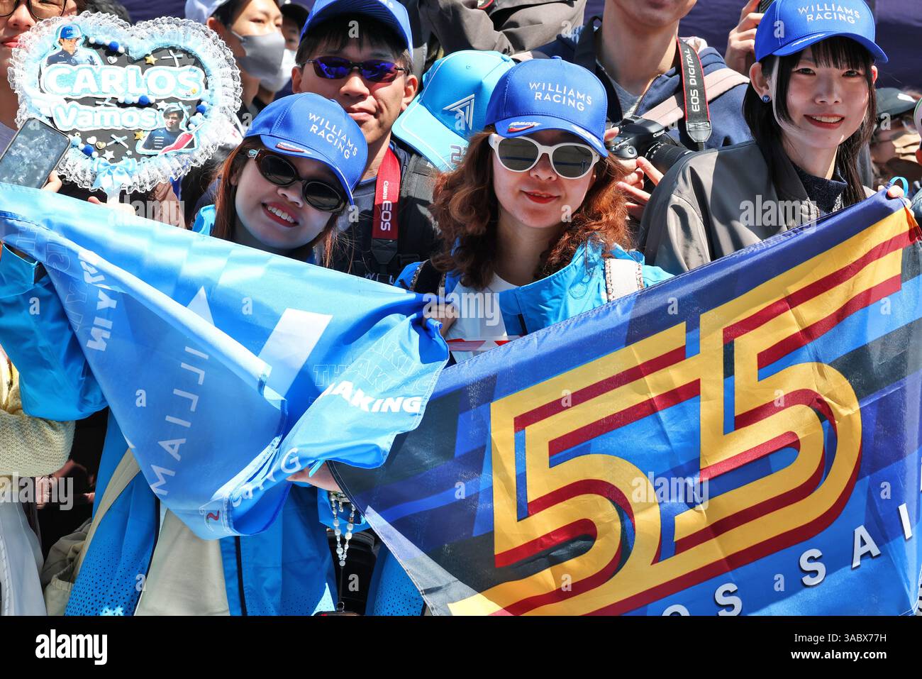Circuit atmosphere - Carlos Sainz (ESP) Atlassian Williams Racing fans ...