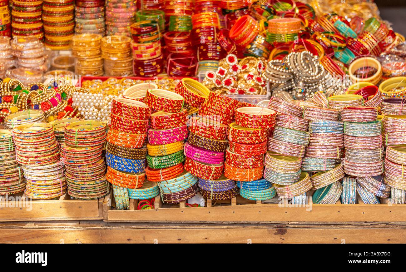 Bangles shop rajasthan hi-res stock photography and images - Alamy