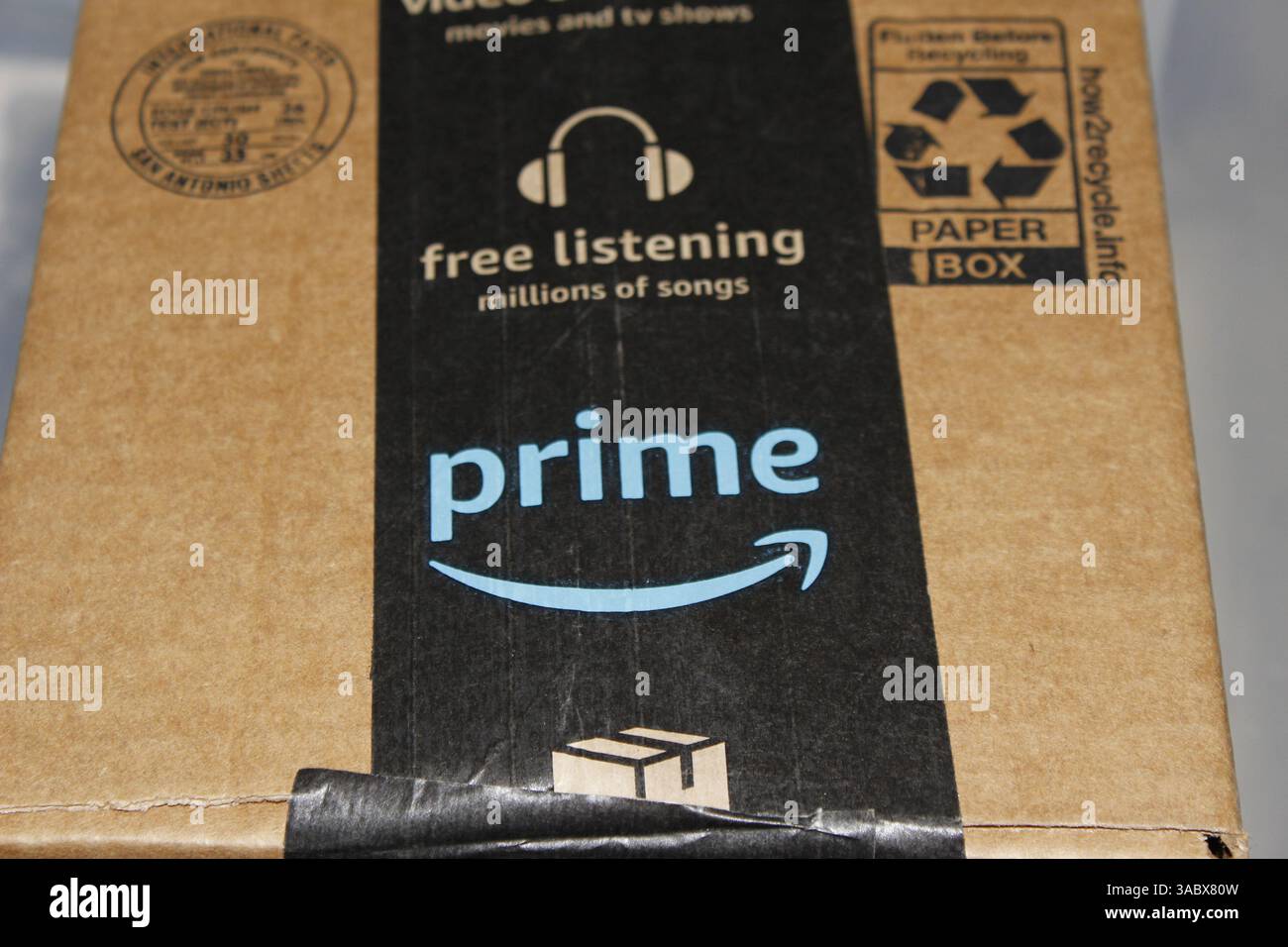 Amazon prime logo delivery hi-res stock photography and images - Alamy