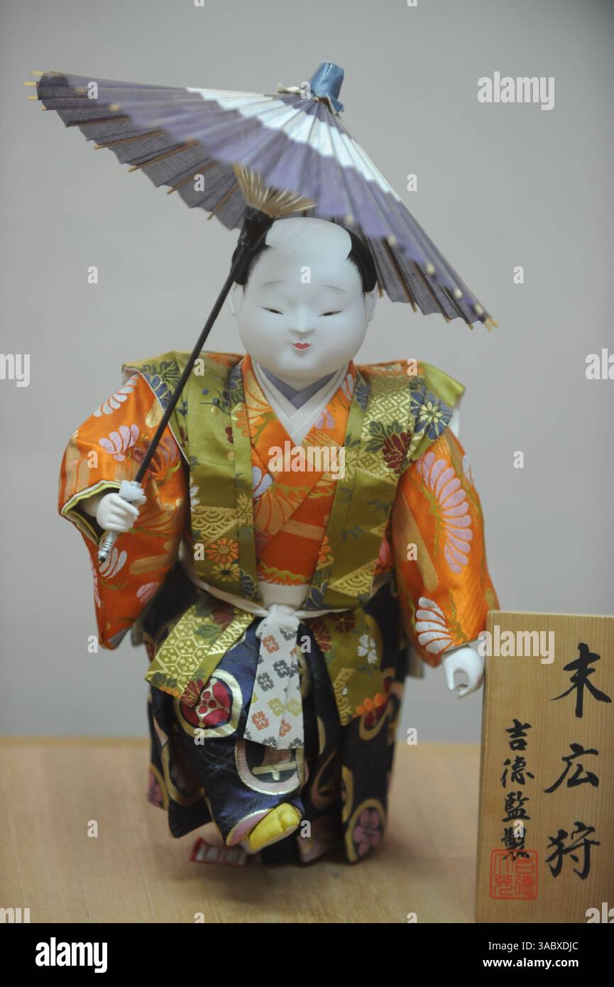 Traditional Japanese dolls in outfits Stock Photo - Alamy