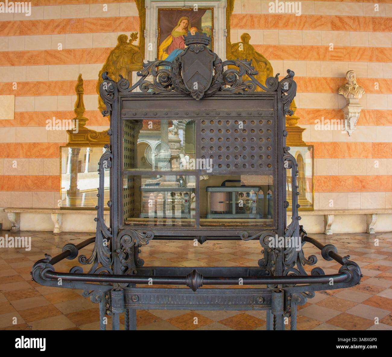 Seismoscope historic hi-res stock photography and images - Alamy