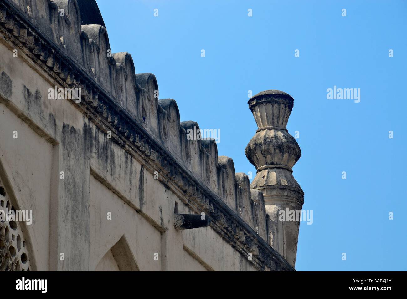Outer view of the Jamia Mosque (Jama Masjid), located in Gulbarga Fort ...