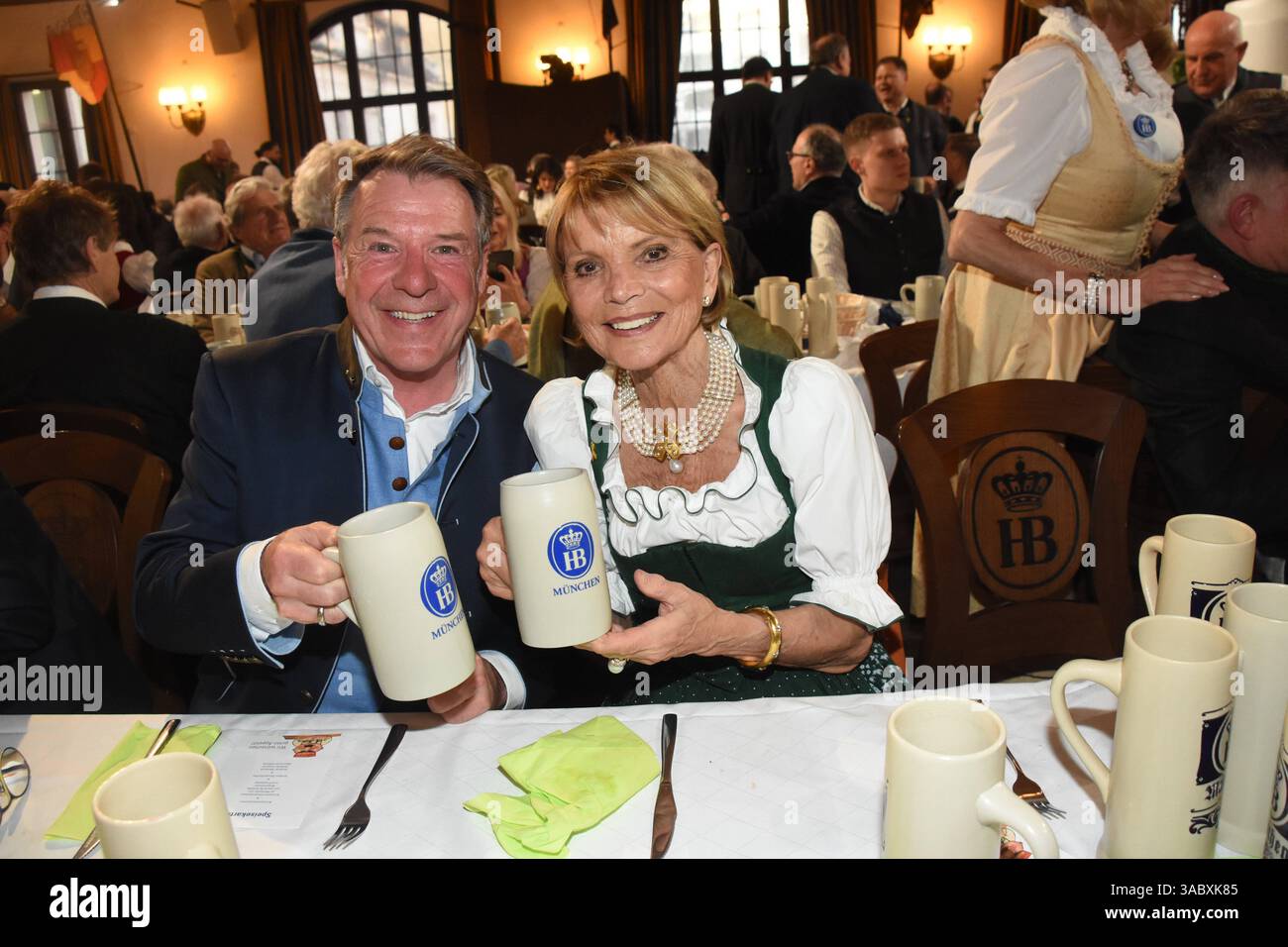 Patrick Lindner Saenger Uschi Glas Schauspielerin Muenchen 02.04.2025 ...