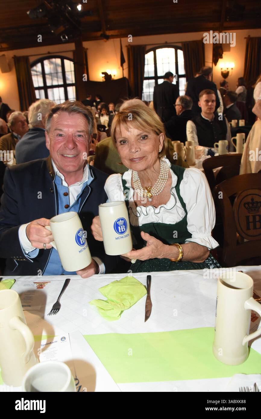 Patrick Lindner Saenger Uschi Glas Schauspielerin Muenchen 02.04.2025 ...