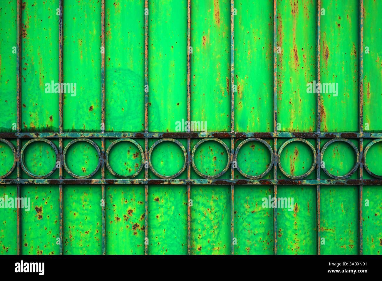 Green wrought iron fence hi-res stock photography and images - Alamy