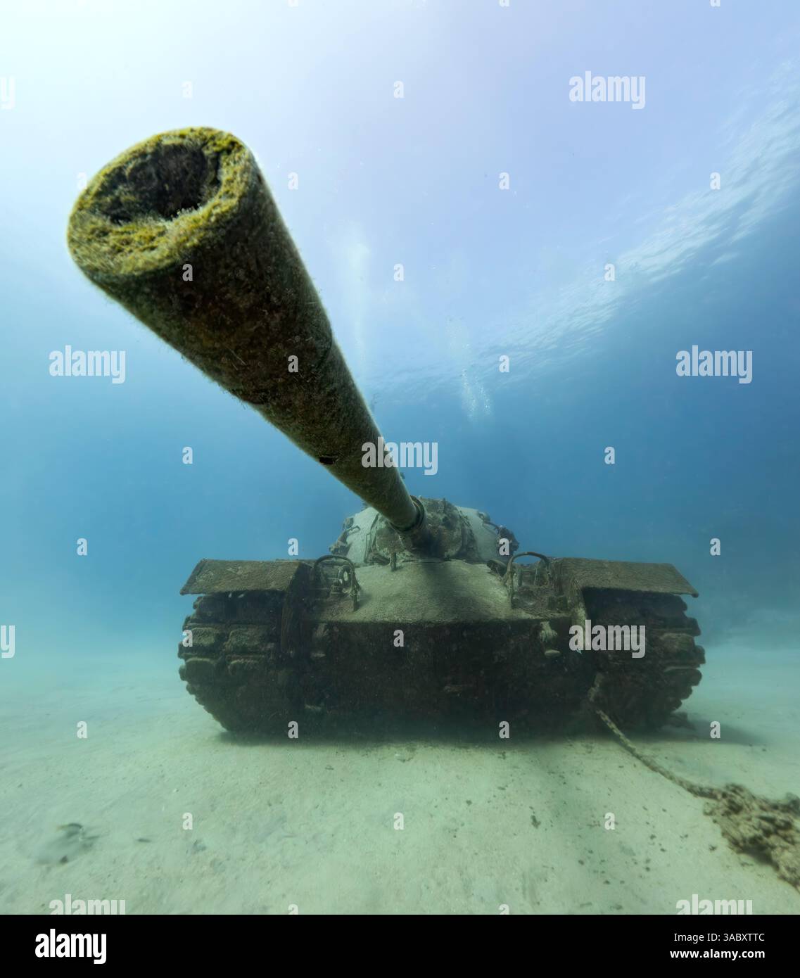 Underwater wreckage hi-res stock photography and images - Alamy