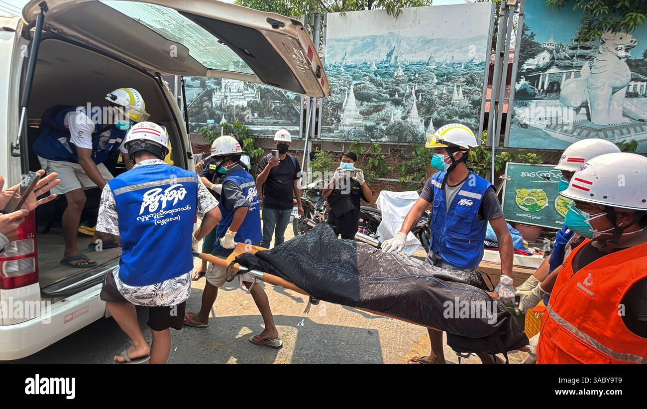 Rescue members carry a dead body from collapsed building in the ...