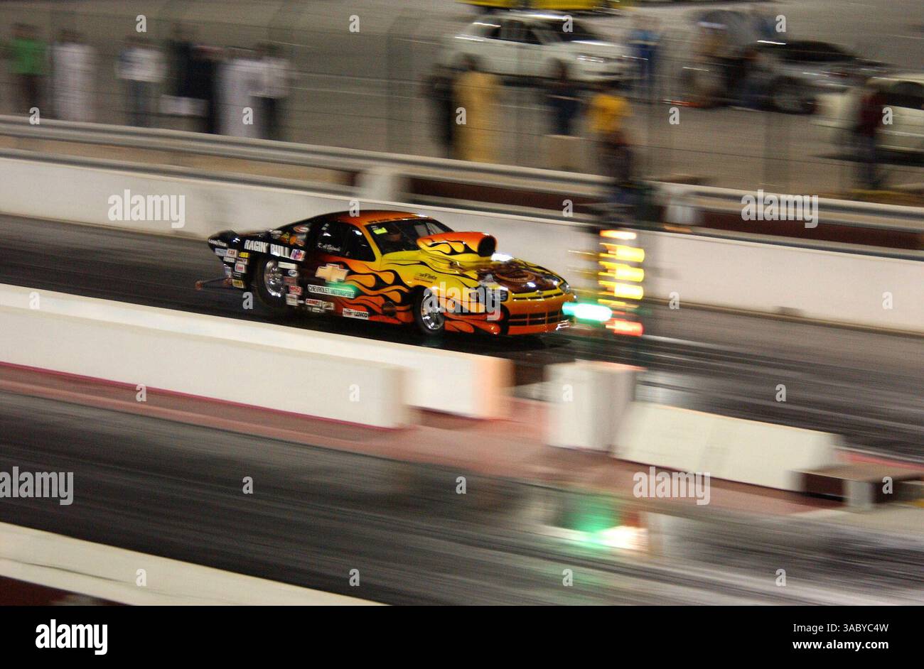 Feb 14, 2008 - Um Al Quwain, United Arab Emirates - Drag racing at the ...