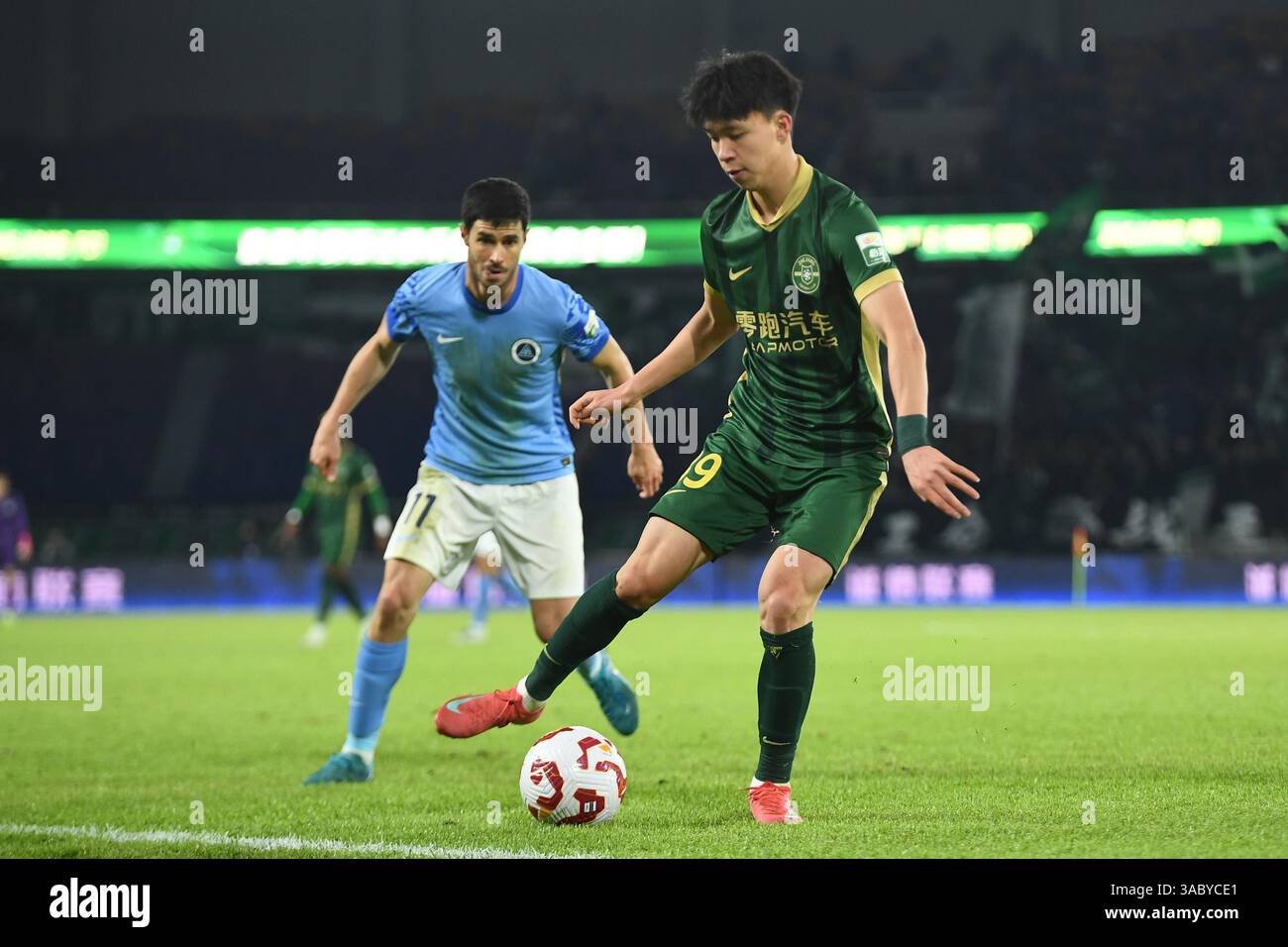 Zhejiang Professional Football Club defeated Shenzhen Peng City ...