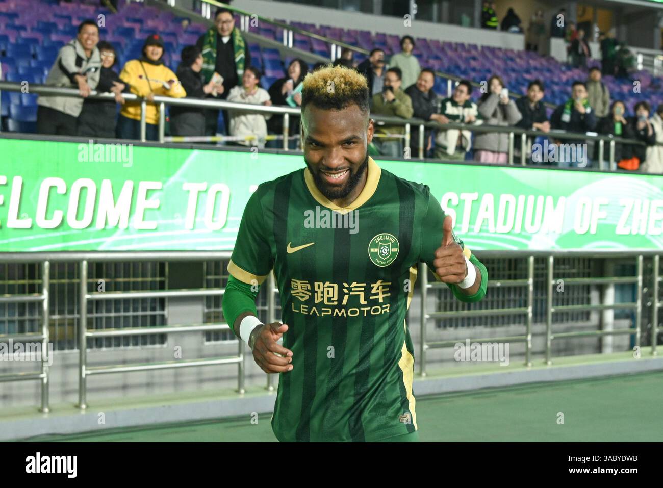 Zhejiang Professional Football Club defeated Shenzhen Peng City ...