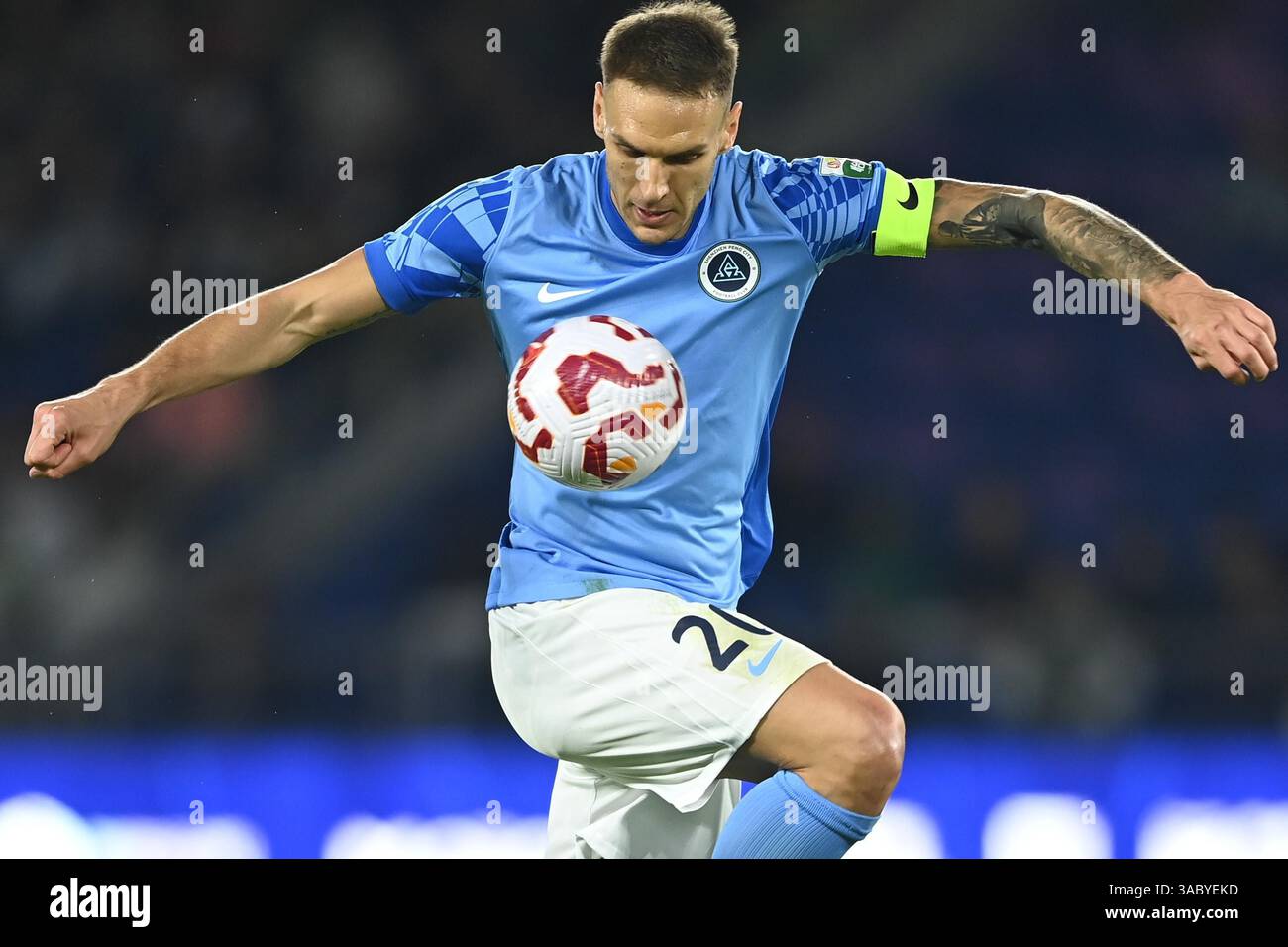 Zhejiang Professional Football Club defeated Shenzhen Peng City ...