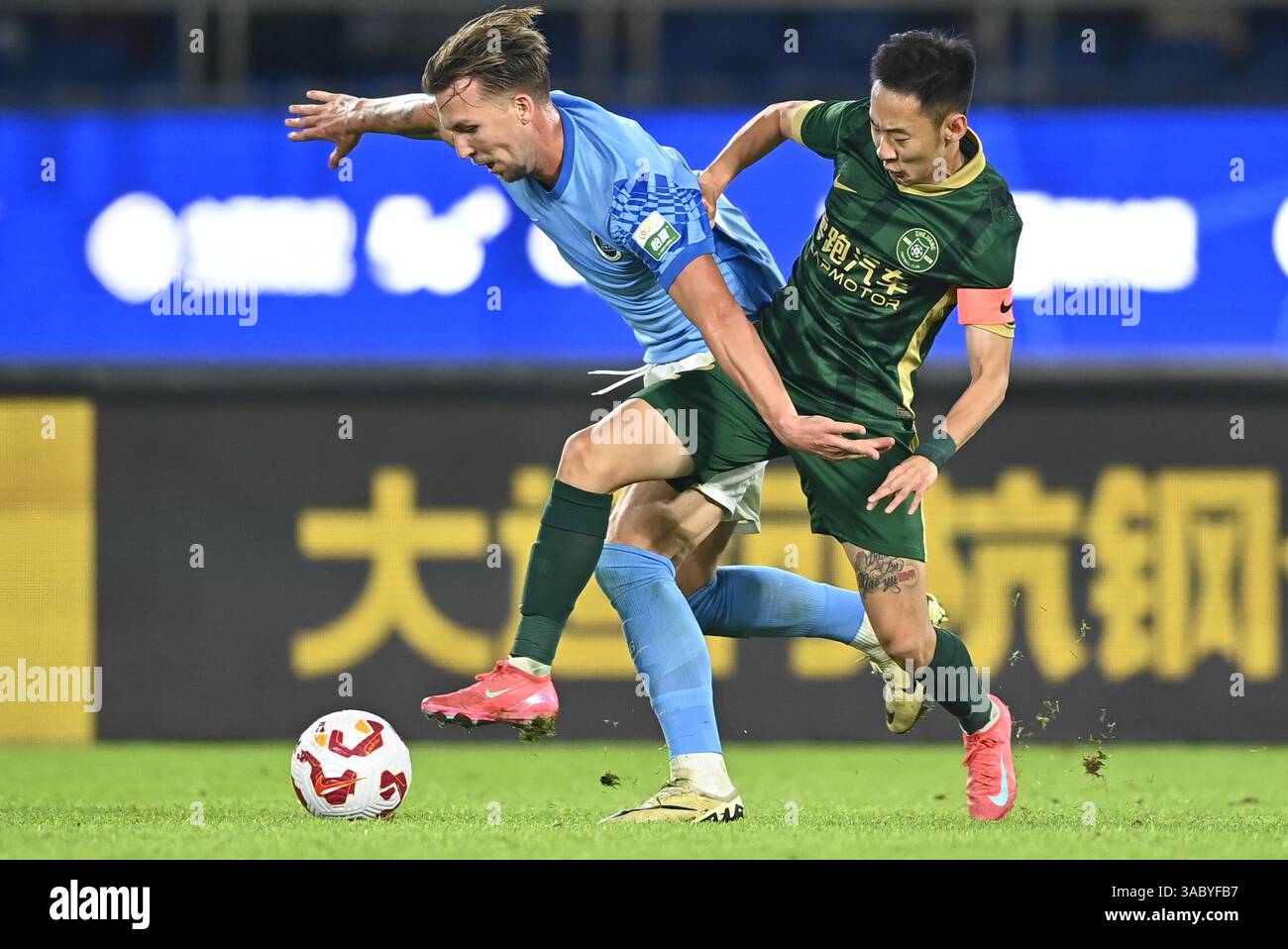 Zhejiang Professional Football Club defeated Shenzhen Peng City ...