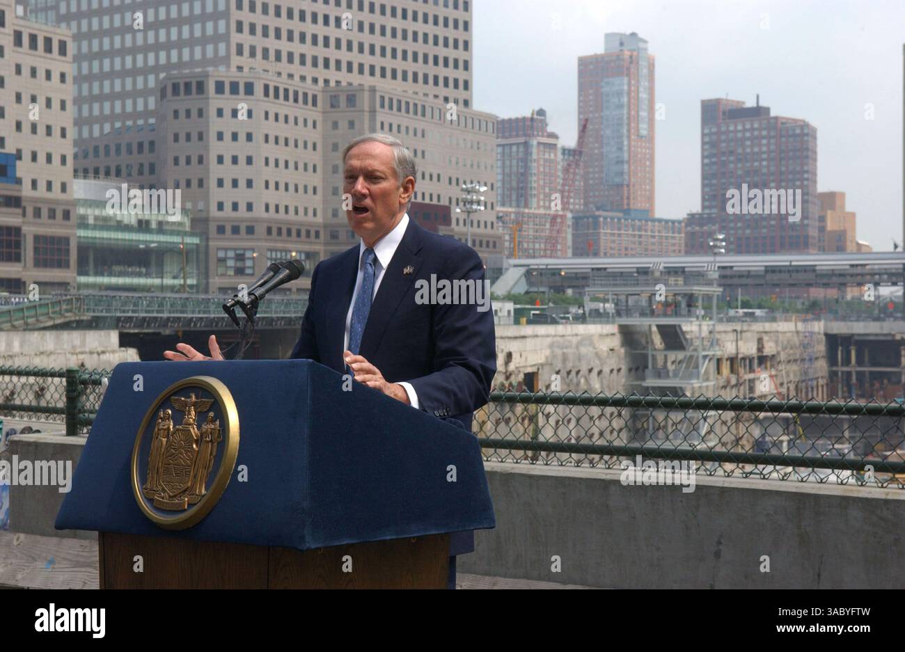 June 29, 2006, New York City. Governor George Pataki tours the World ...