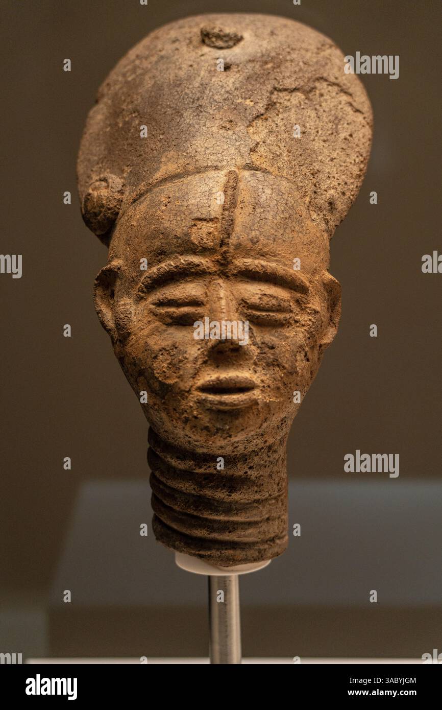 Memorial portrait, Akan region, Twifo-Hemáng, Ghana, 17th century, hand ...