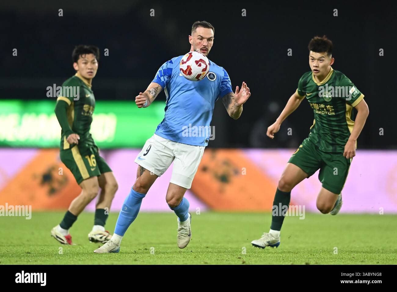 Zhejiang Professional Football Club defeated Shenzhen Peng City ...