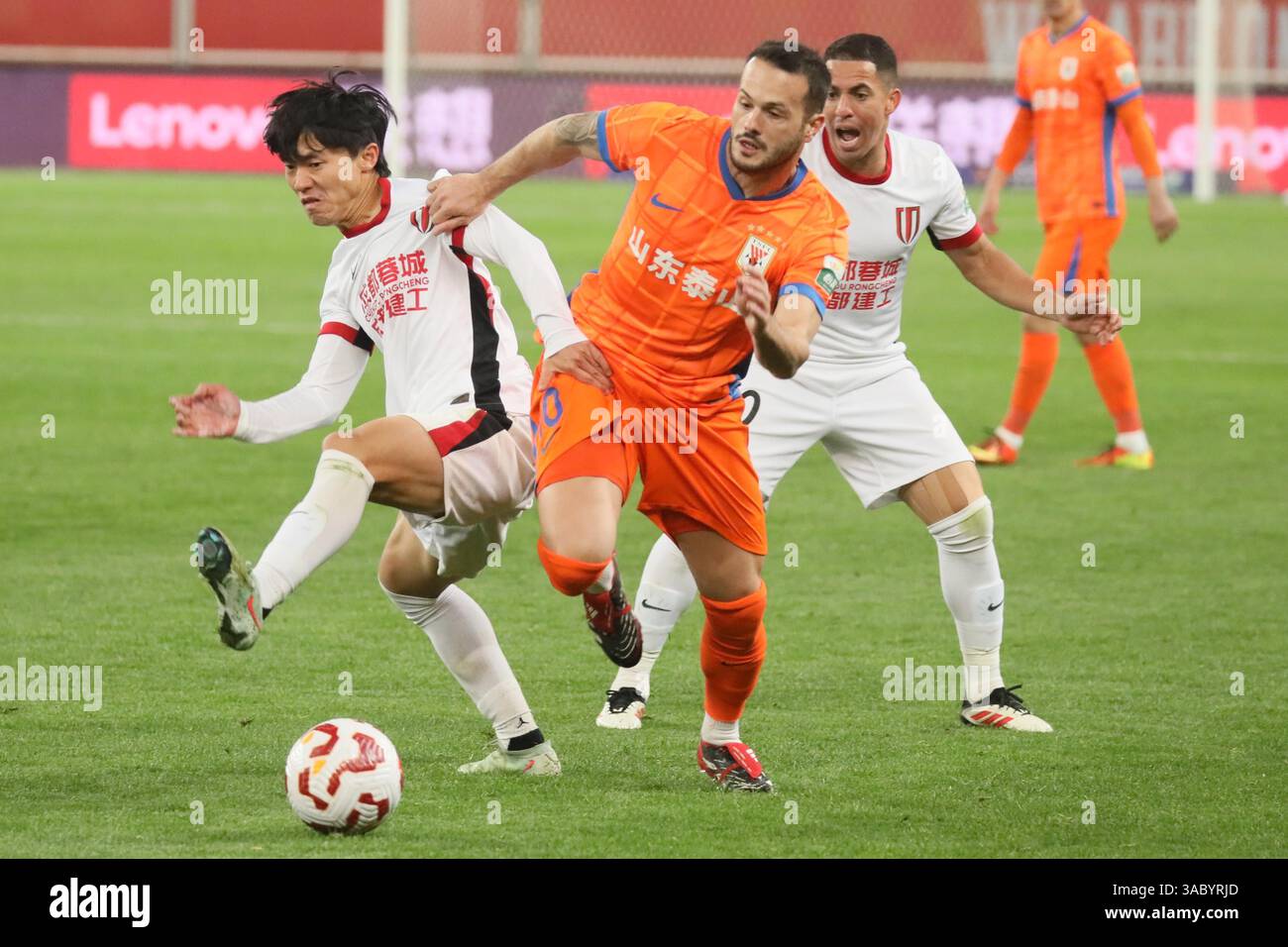 Chengdu Rongcheng Football Club defeated Shandong Taishan Football Club ...