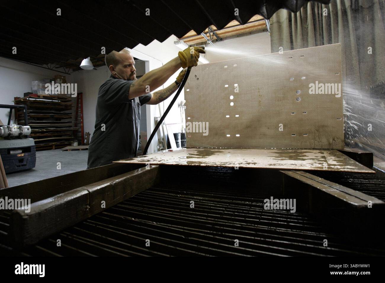 (Published 3/27/2005, B-5:1,2, N-1) Steven Smith of H2o F/X rinses off ...