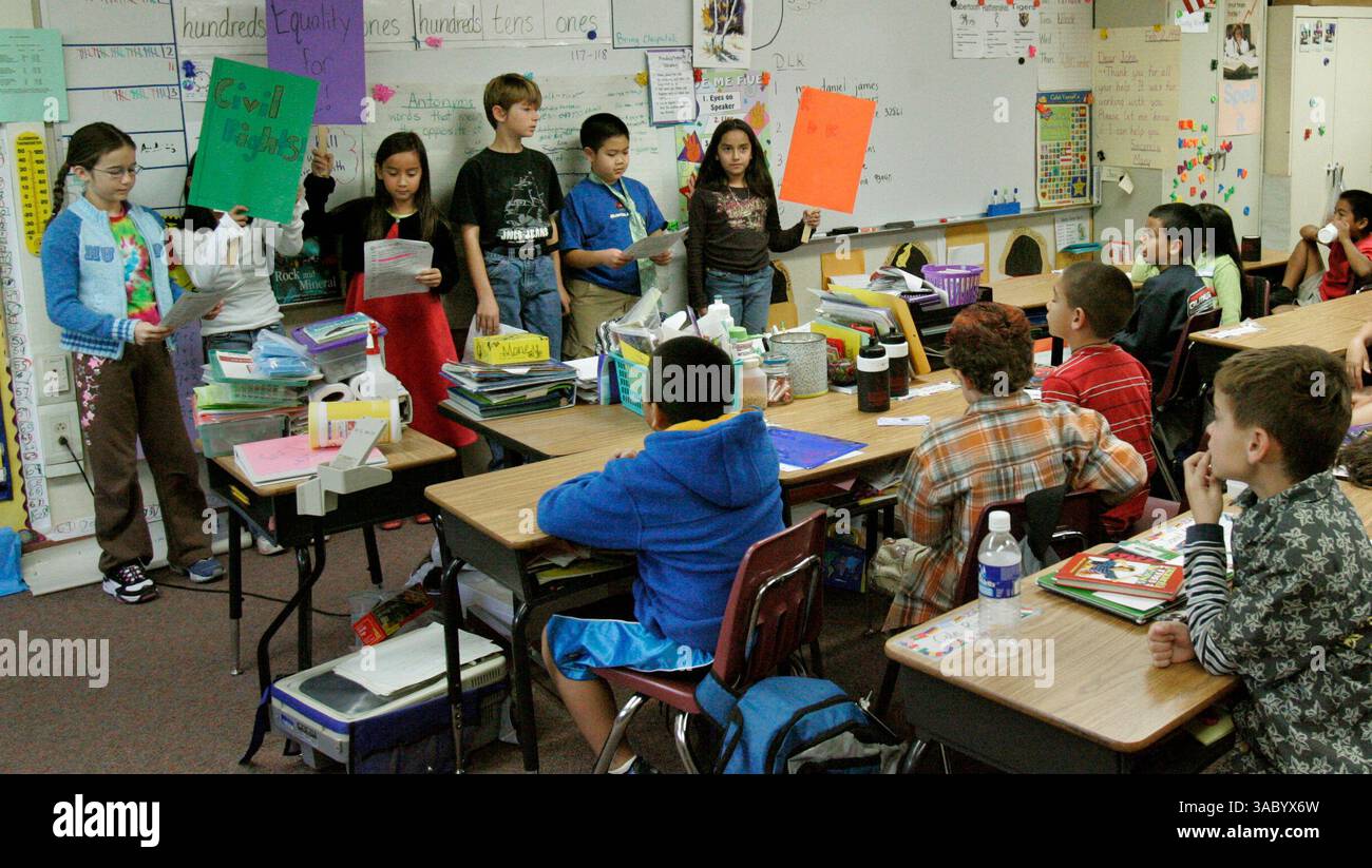 Fourth graders hi-res stock photography and images - Alamy