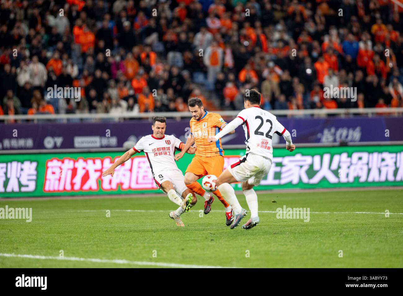 Chengdu Rongcheng Football Club defeated Shandong Taishan Football Club ...