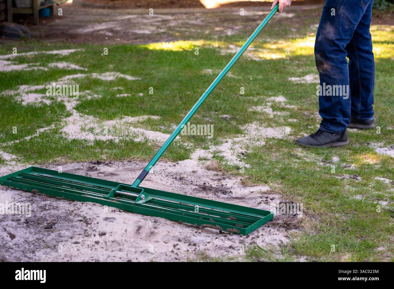 Lawn sand application hi-res stock photography and images - Alamy