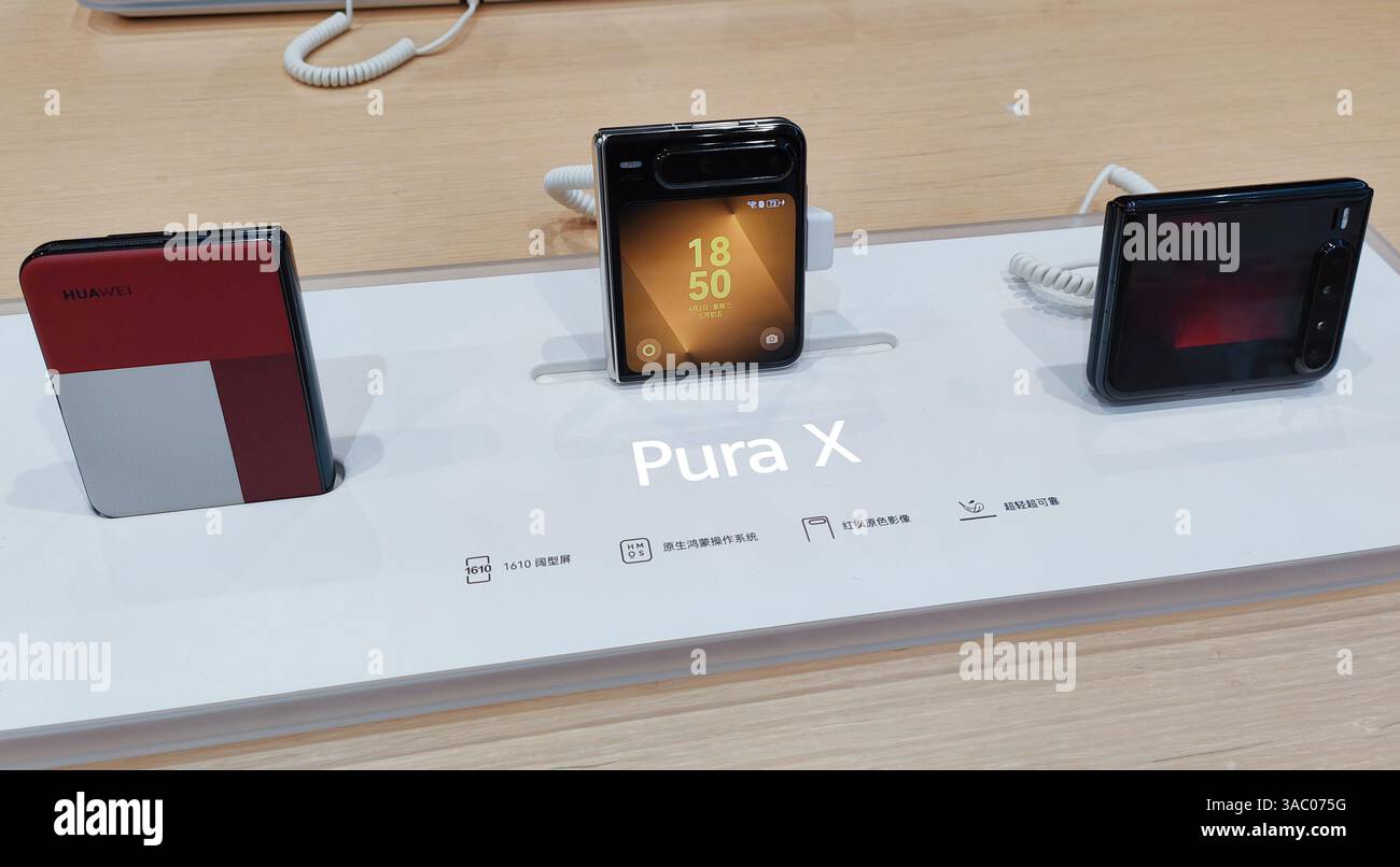 Pura X, the first widescreen phone fully equipped with HarmonyOS, is ...