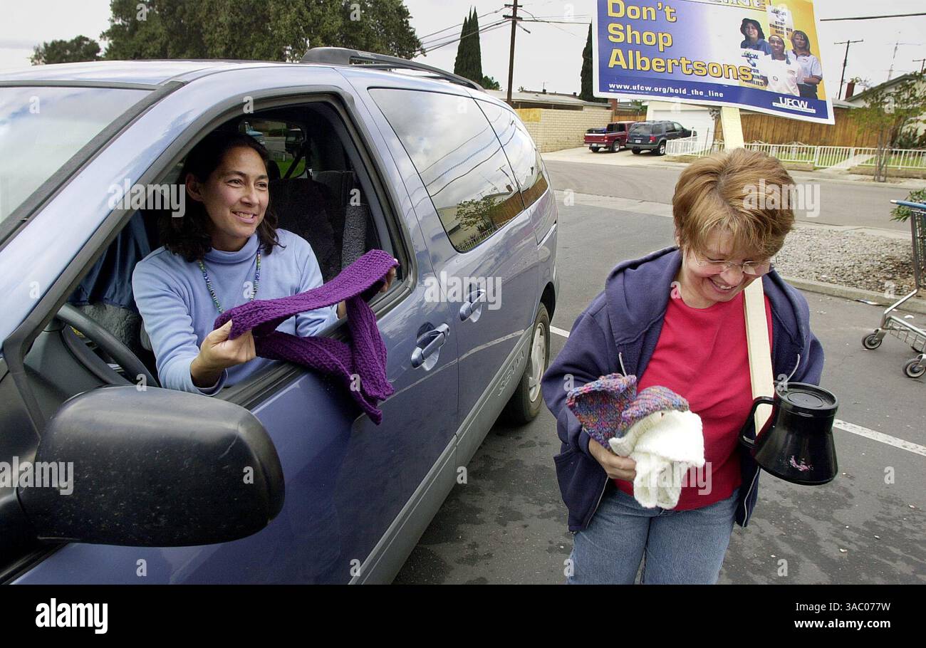 (Published 01/30/2004, C-1, UTS1786193; SignOn Gallery 02/02/2004) Stephanie Jones, (left) a ...