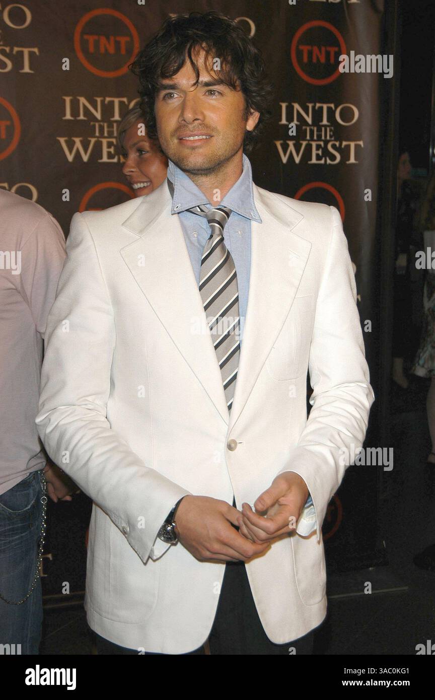 Actor matthew settle hi-res stock photography and images - Alamy