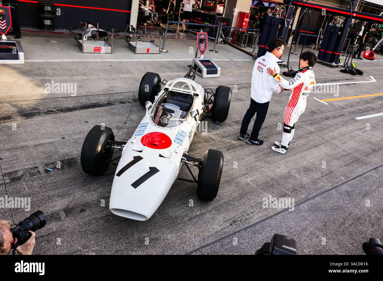TSUNODA Yuki (jap), Red Bull Racing RB21, WATANABE Koji President of ...