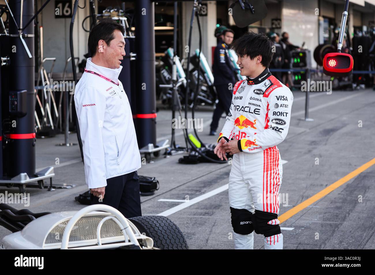 TSUNODA Yuki (jap), Red Bull Racing RB21, WATANABE Koji President of ...