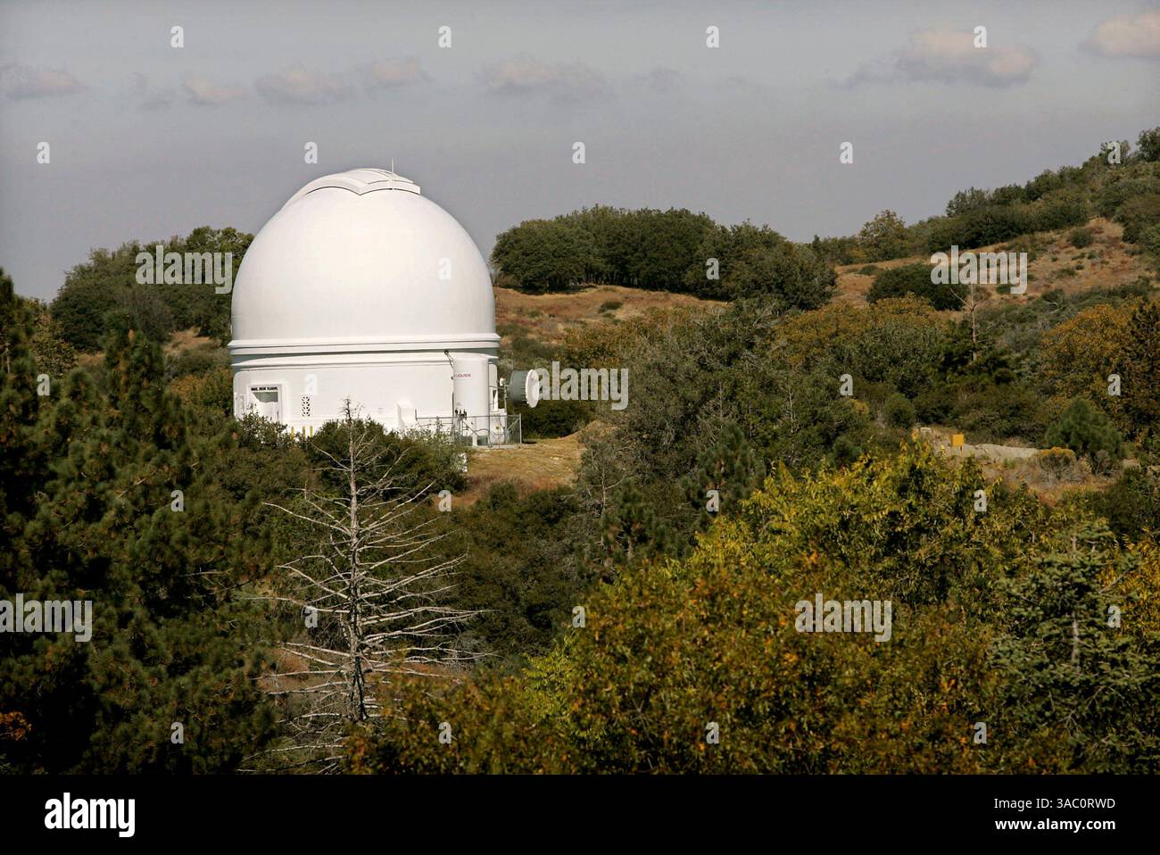 (published 11/2/2005, F-4) The 48-inch Sam Oschin telescope is one of ...