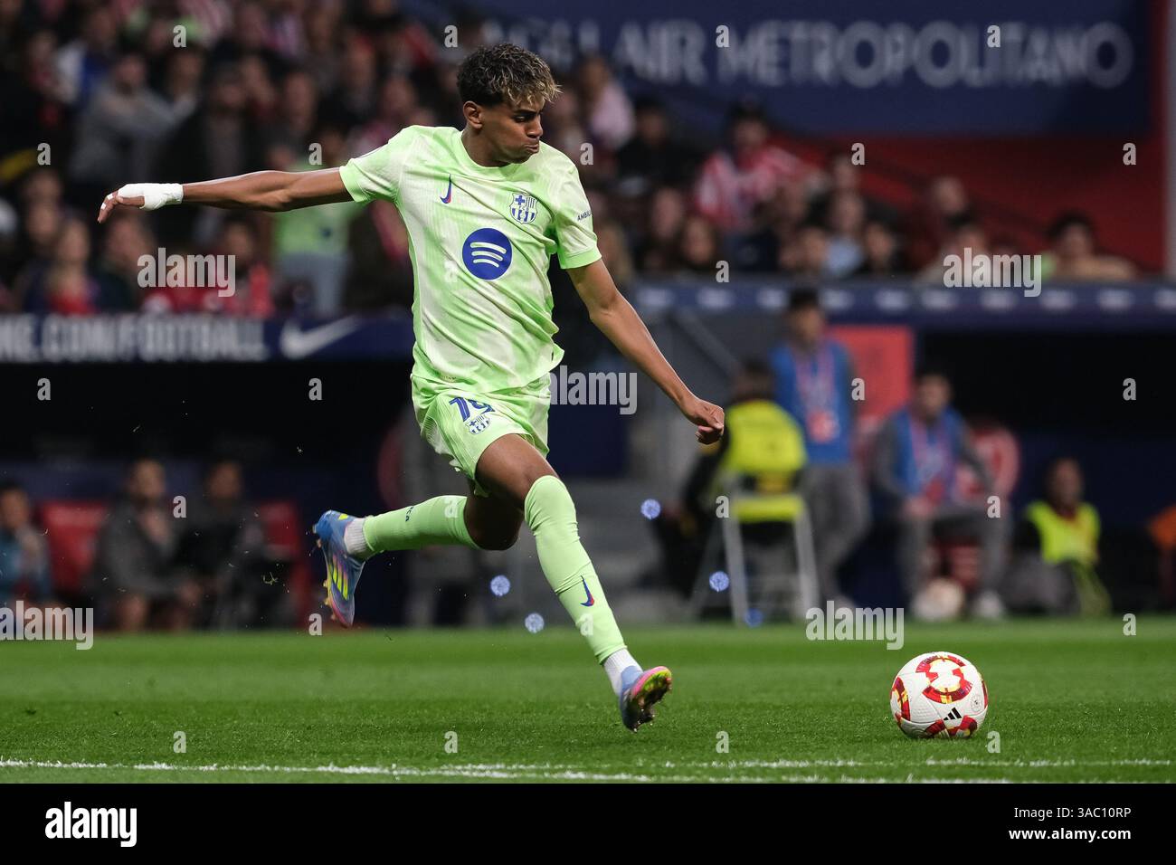 Lamine yamal raphinha hi-res stock photography and images - Alamy