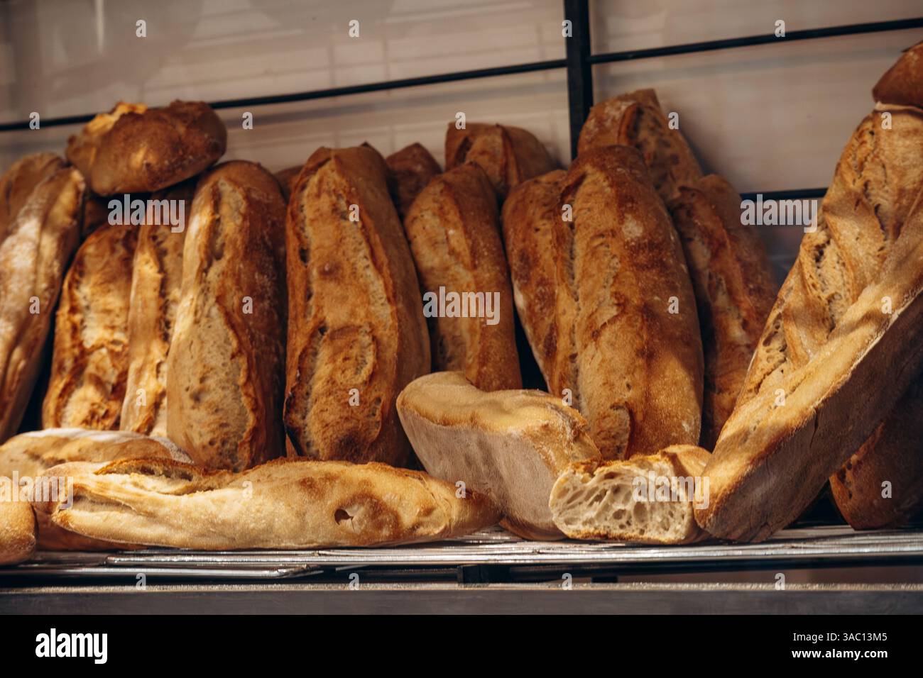 Artisan bread display hi-res stock photography and images - Alamy