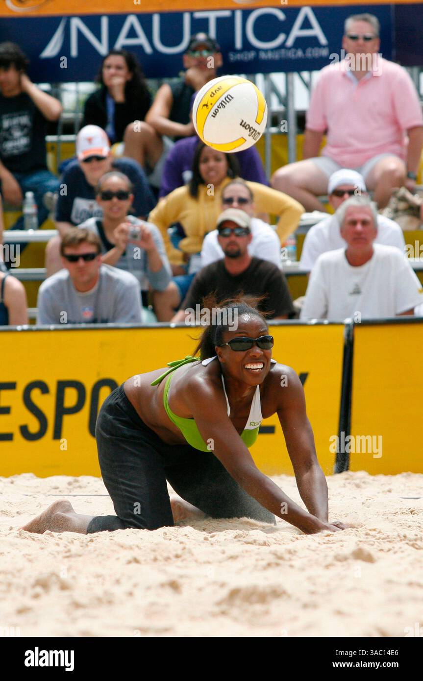 Apr 20, 2008 - Arlington, Texas, USA - ANNETT DAVIS digs from the sand ...