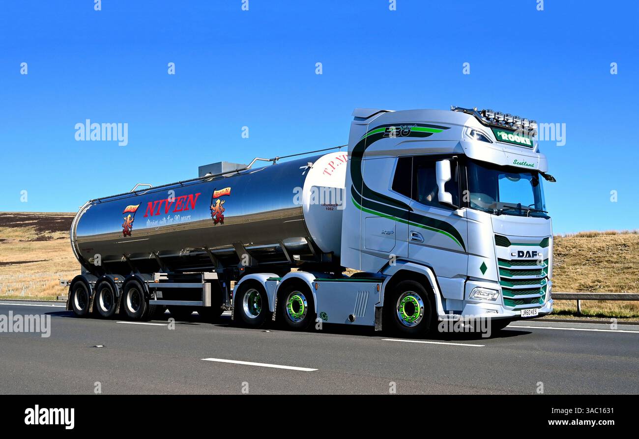 Justin Rooke, Scotland, HGV. hauling T.P.Niven Limited Tanker trailer ...