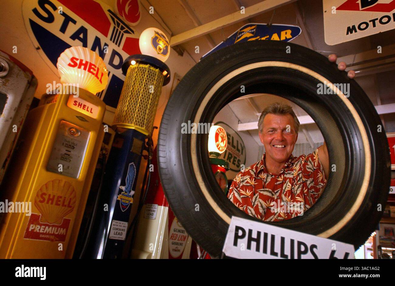 Shady shack hi-res stock photography and images - Alamy