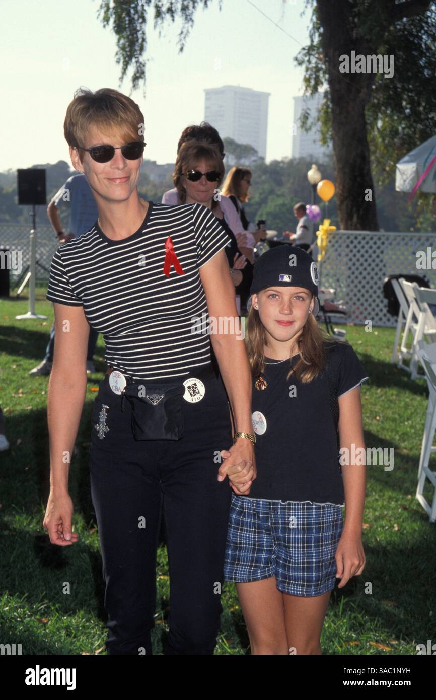 Nov 12, 1995 - Beverly Hills, CA, USA - Actress JAMIE LEE CURTIS with ...