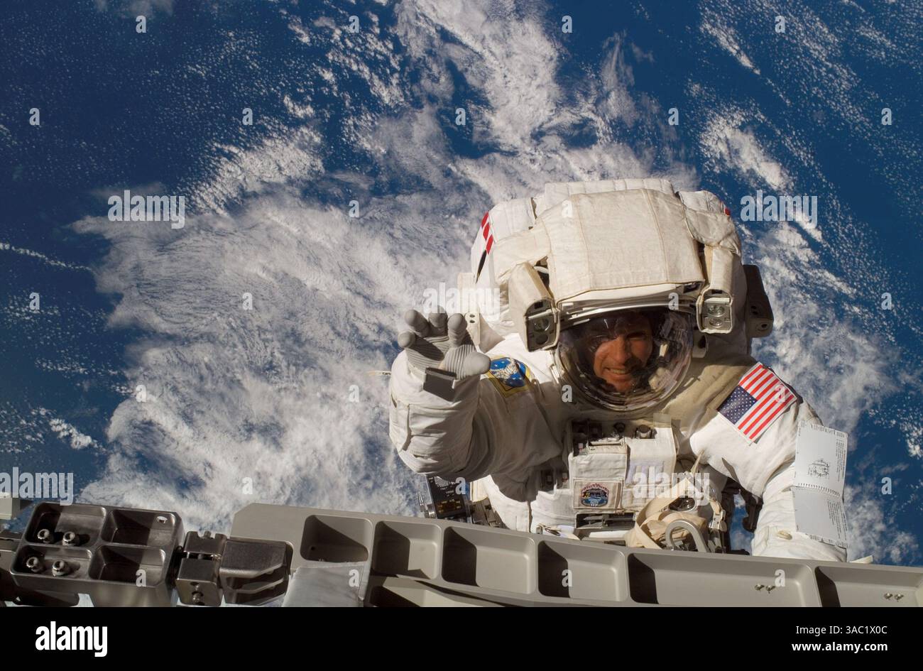Jun 13, 2007 - Space Station, Outer Space - Astronauts STEVEN SWANSON ...