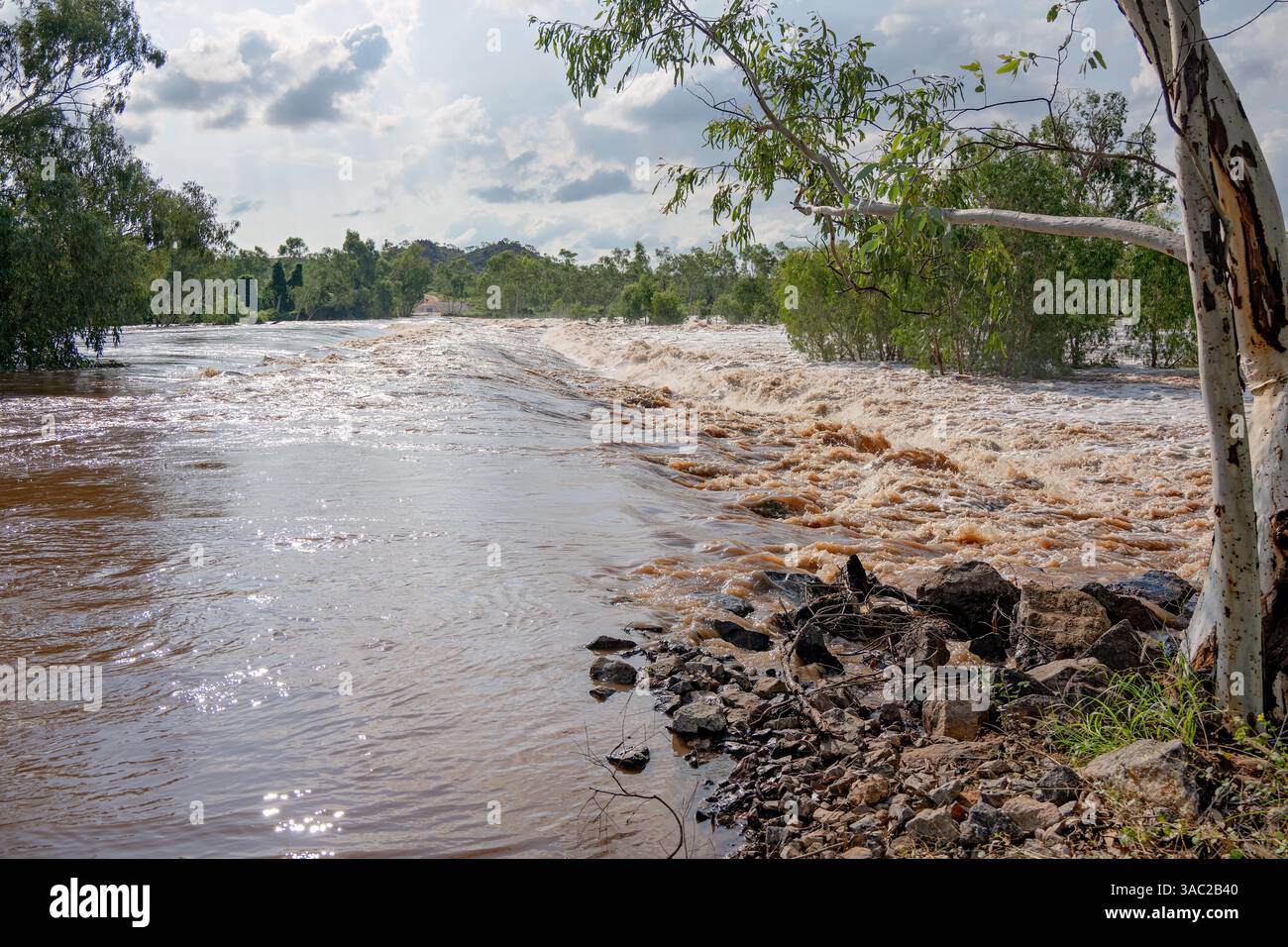 Cloncurry River in flood flooded, outback Australia Western Queensland ...