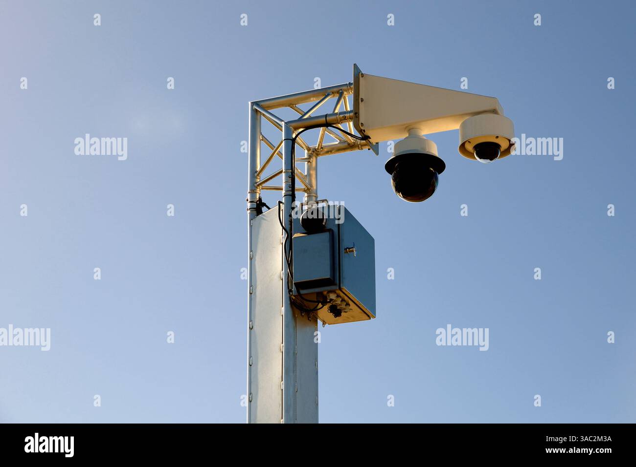 Surveillance cameras mounted on the pole with blue sky Stock Photo - Alamy