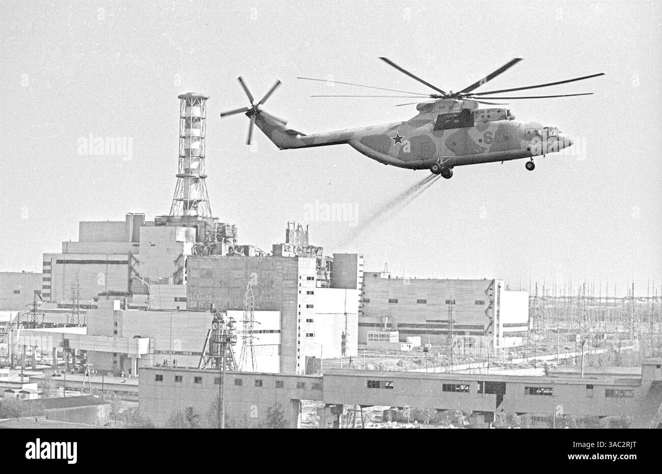 Chernobyl 1986 helicopter Black and White Stock Photos & Images - Alamy