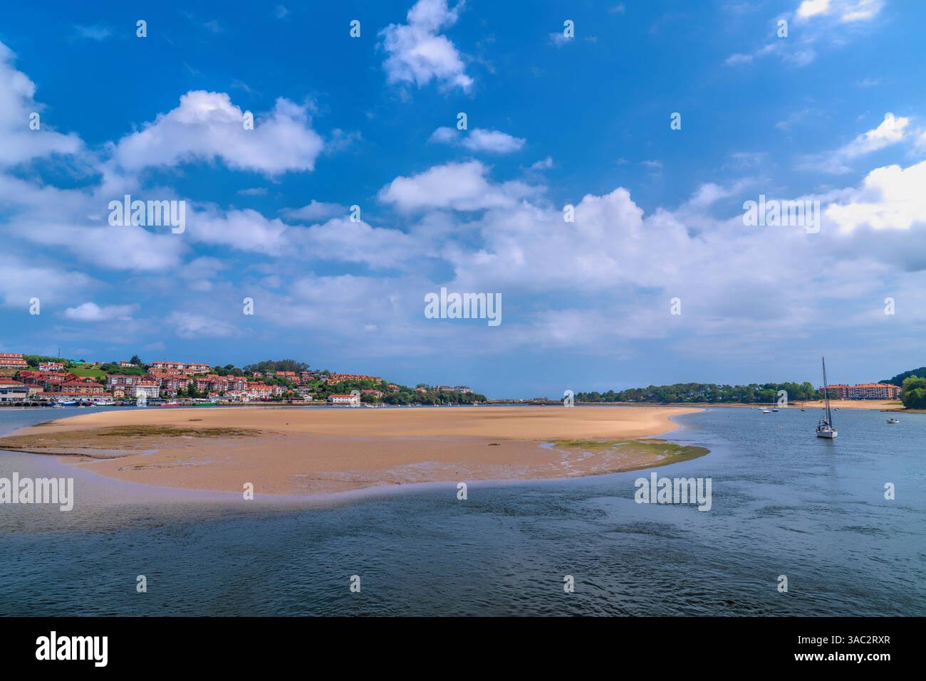 Sandbank yacht in middle hi-res stock photography and images - Alamy